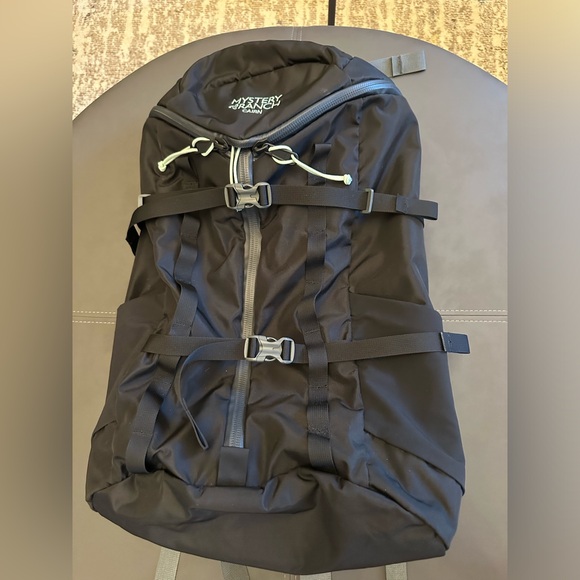 MYSTERY RANCH | Bags | Mystery Ranch Cairn Backpack Black Rare ...